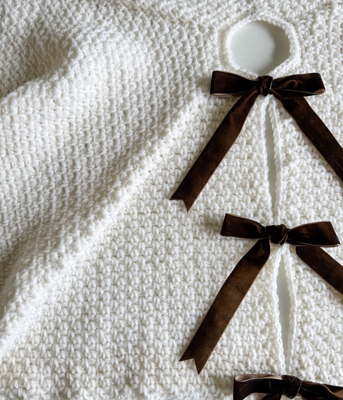 Free Crochet Tree Skirt Pattern for Modern Holiday Decor - MJ's off the ...