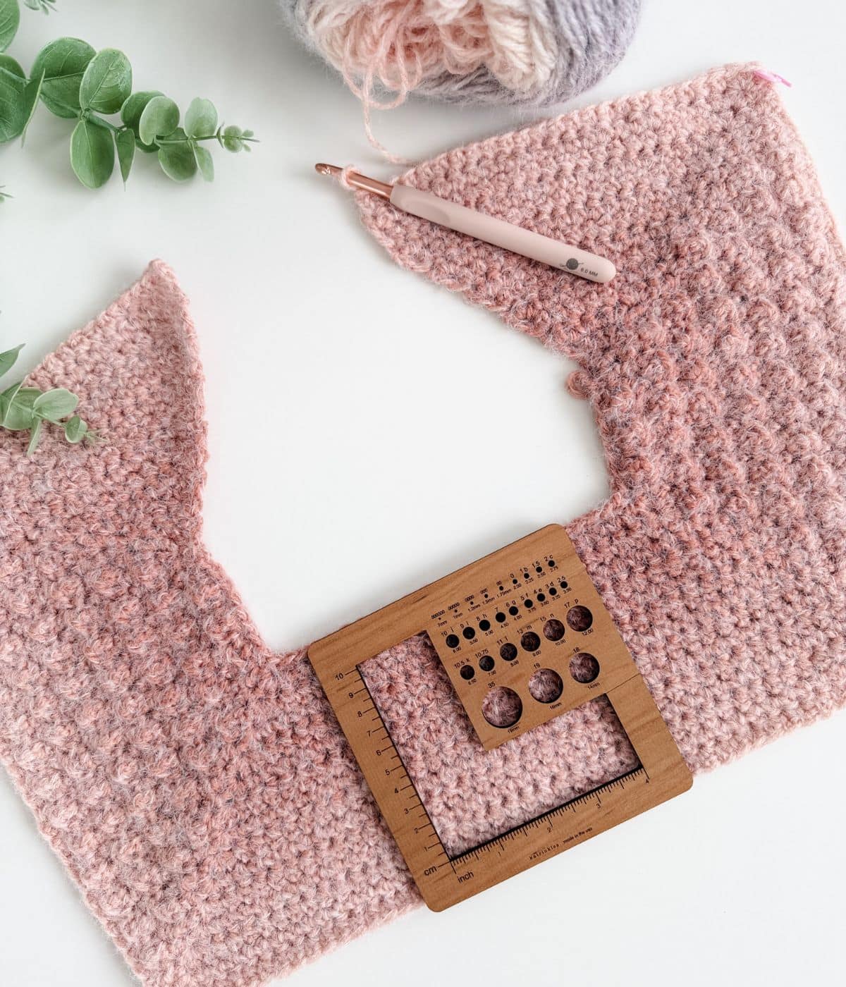 Crochet vs Knitting: Which is Easier for Beginners? - MJ's off the Hook ...
