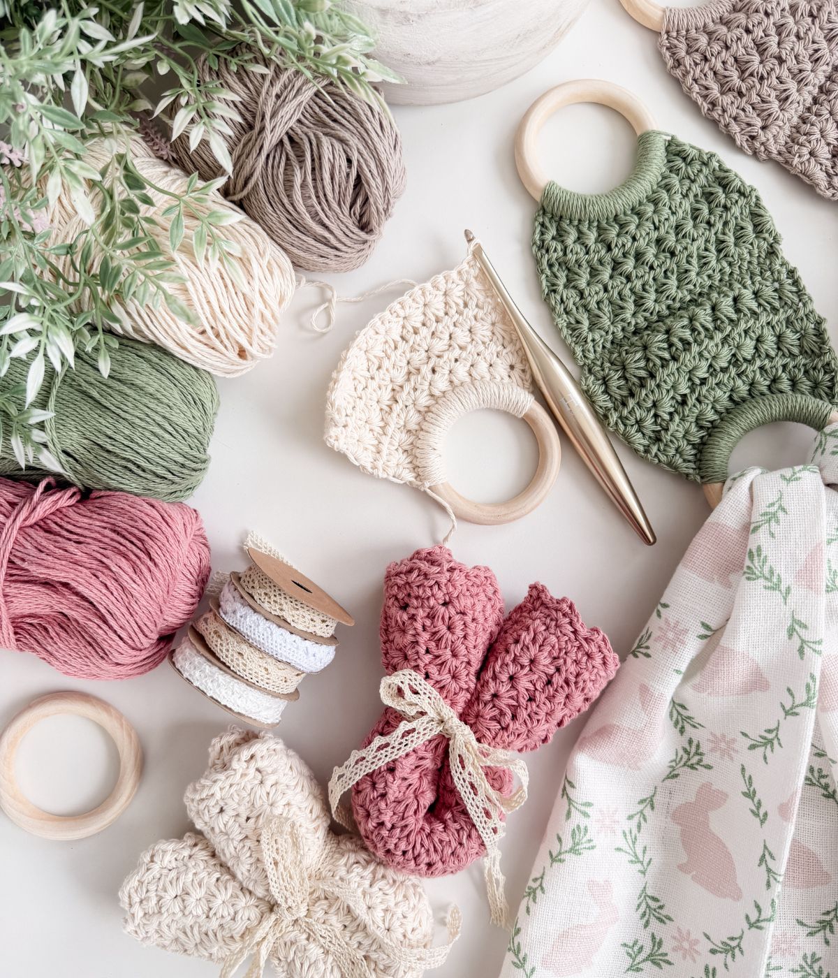 Free Crochet Towel Holder Pattern: Easy Star Stitch Pattern